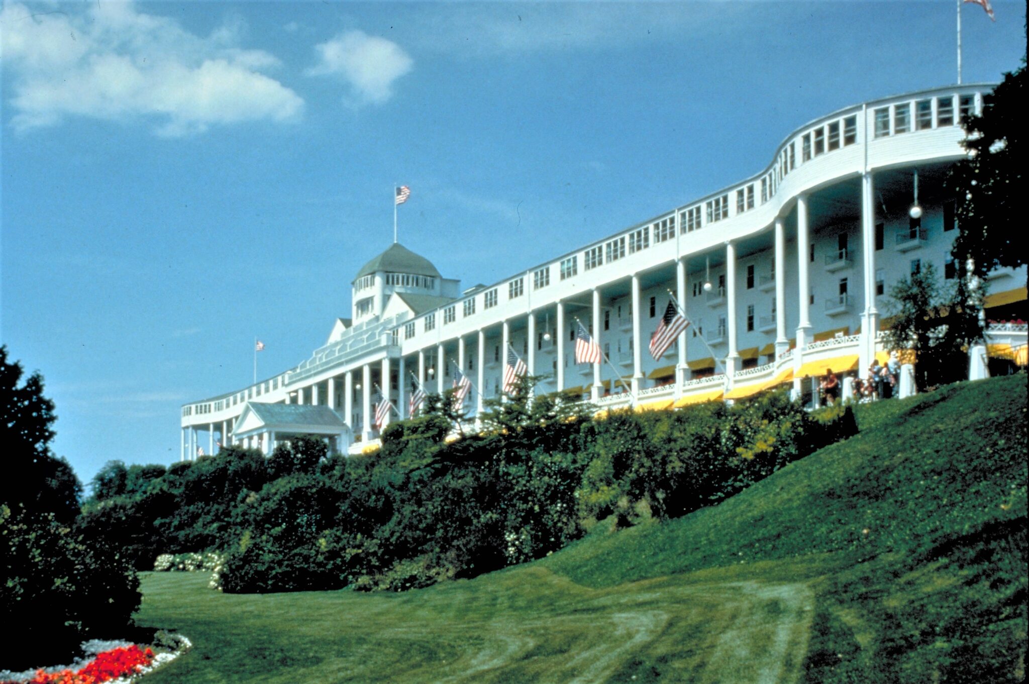 Grand Hotel – Easing Along