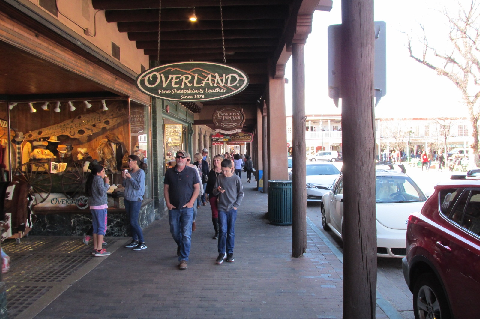 15 – Sidewalk shopping – Easing Along